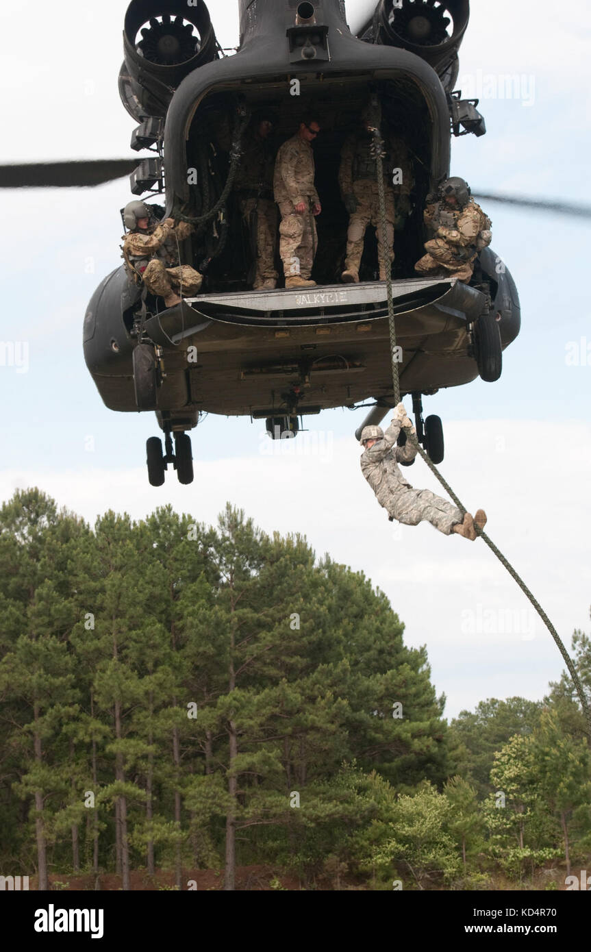 A South Carolina Army National Guard Soldier assigned to 4th Battalion ...