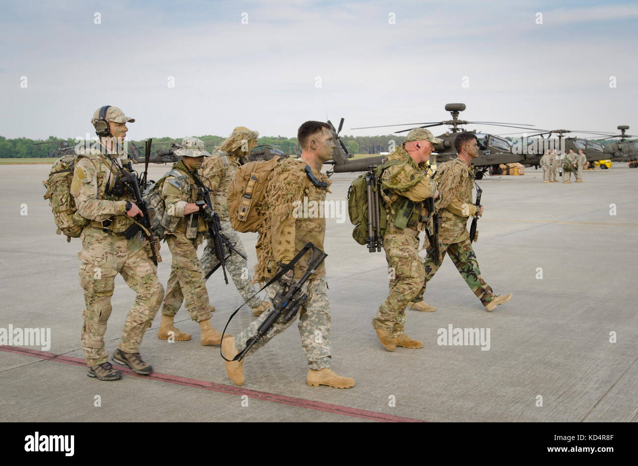 218th maneuver enhancement brigade hi-res stock photography and images ...