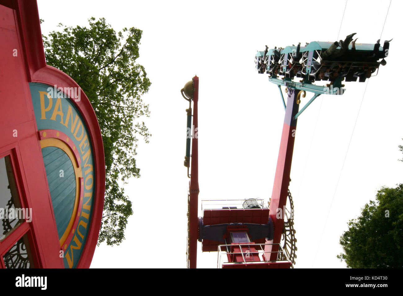 Pandemonium ride at Drayton Manor Park, Staffordshire Stock Photo - Alamy