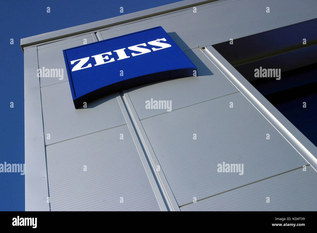 Exterior of Zeiss building, Rugby, Warwickshire Stock Photo - Alamy