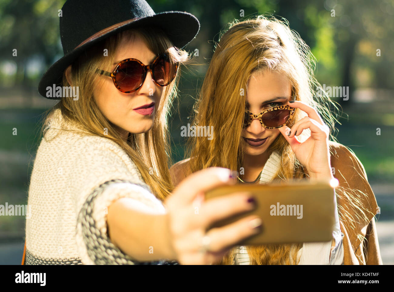 Beautiful blonde girl taking selfie hi-res stock photography and images ...