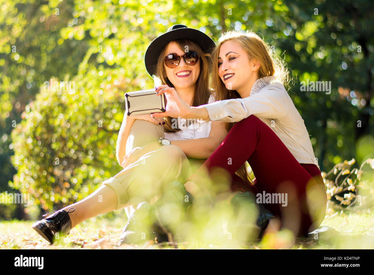 Beautiful blonde girl taking selfie hi-res stock photography and images ...