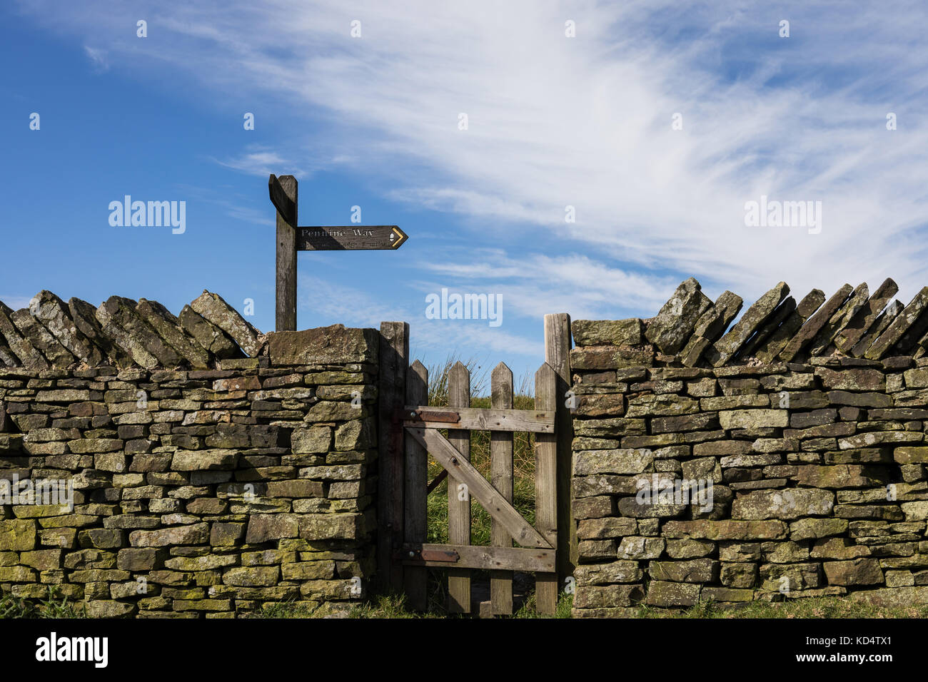 Drystone wall peak district hi-res stock photography and images - Alamy