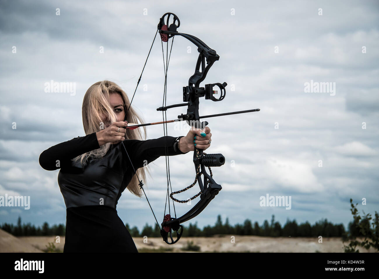Young woman with a compound bow Stock Photo - Alamy