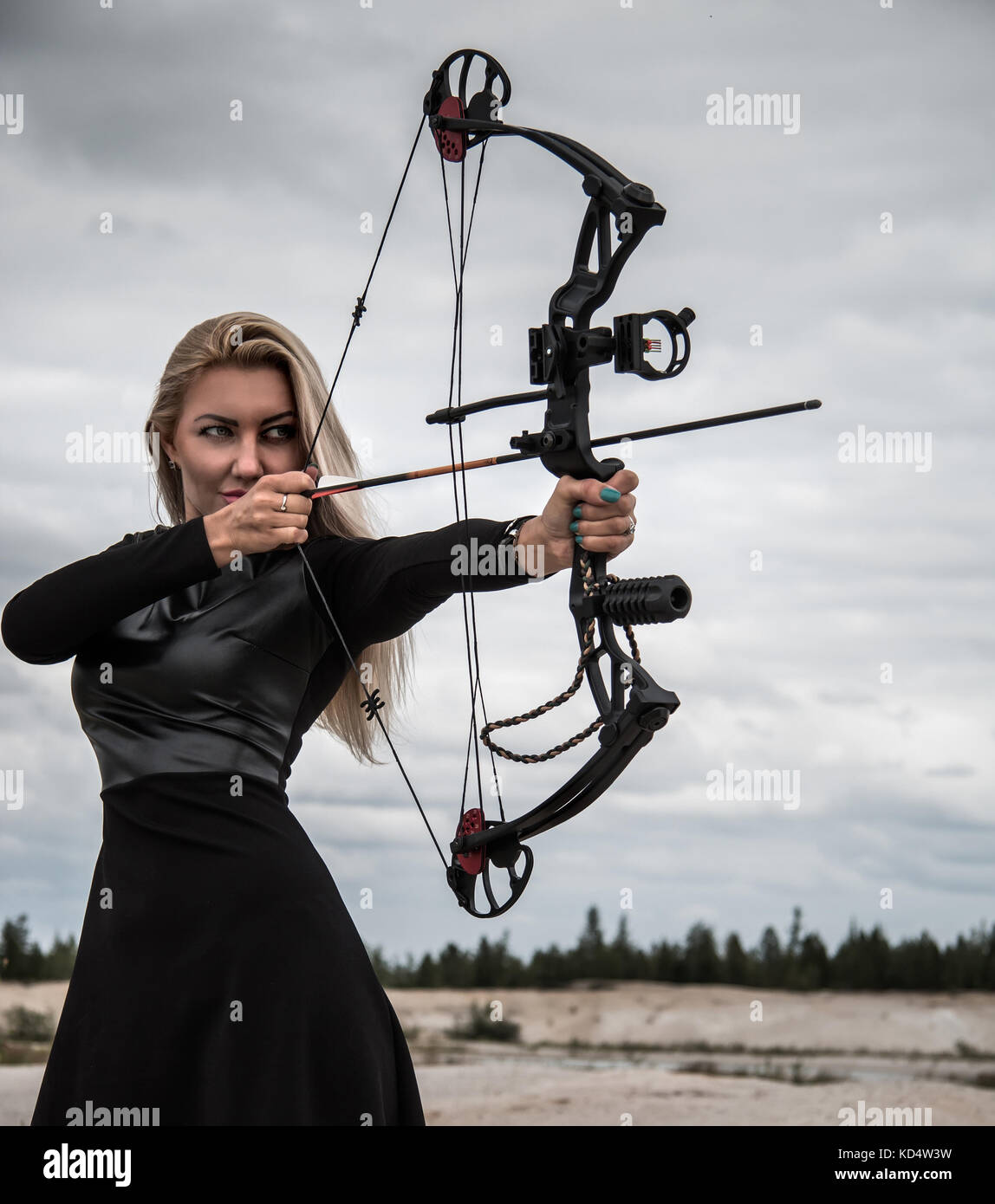Young woman with a compound bow Stock Photo - Alamy