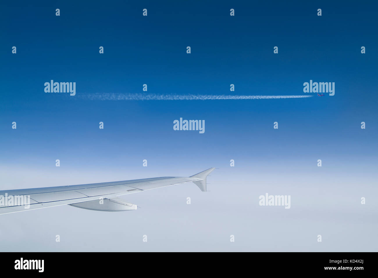Planes passing in sky hi-res stock photography and images - Alamy