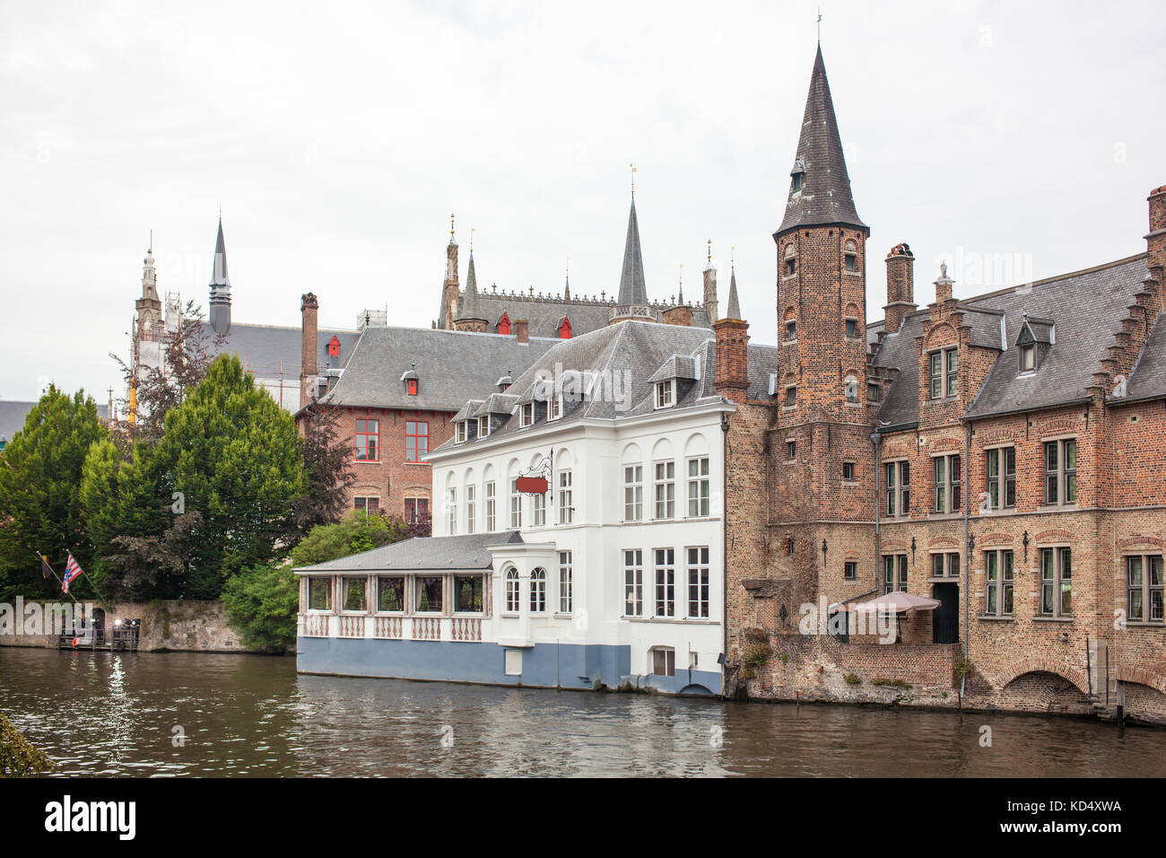 Scenic cityscape with medieval houses and canal in Bruges, Belgium ...