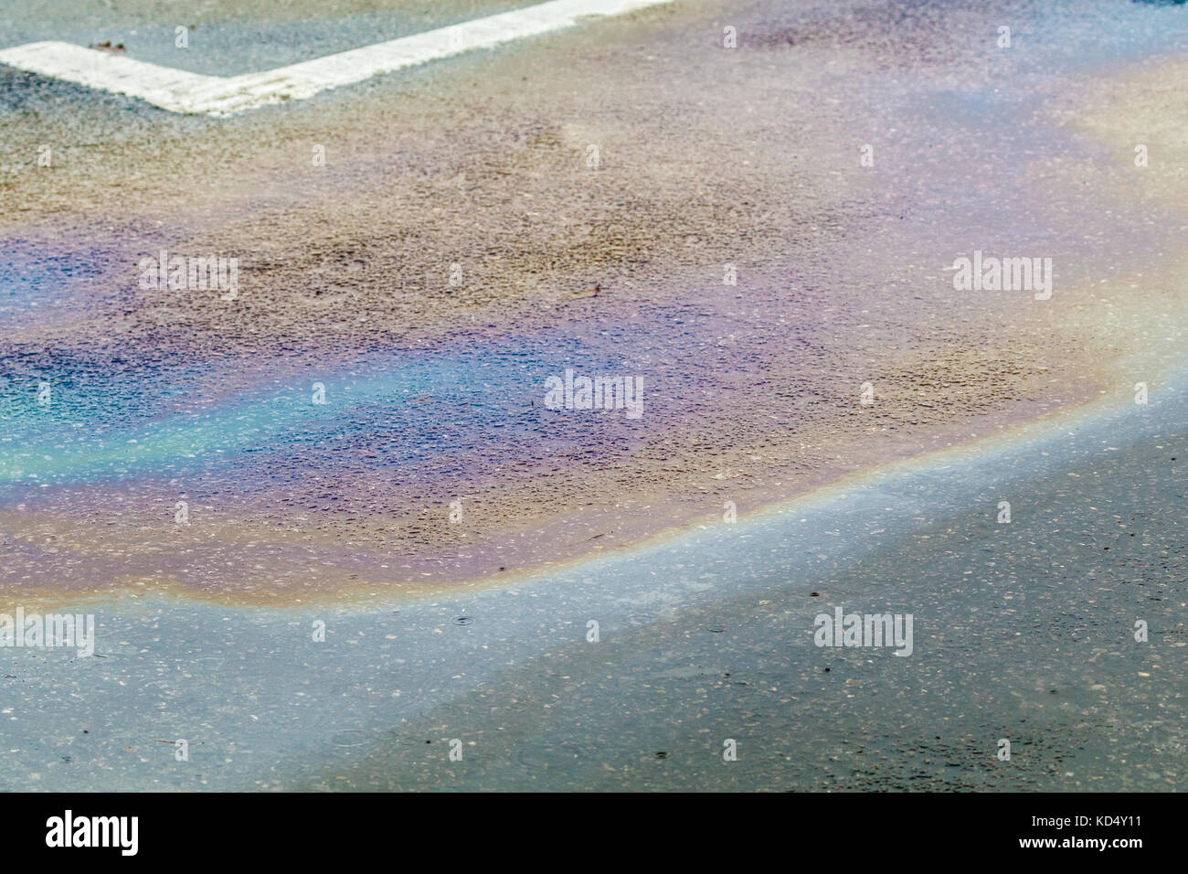 Oil leak hi-res stock photography and images - Alamy