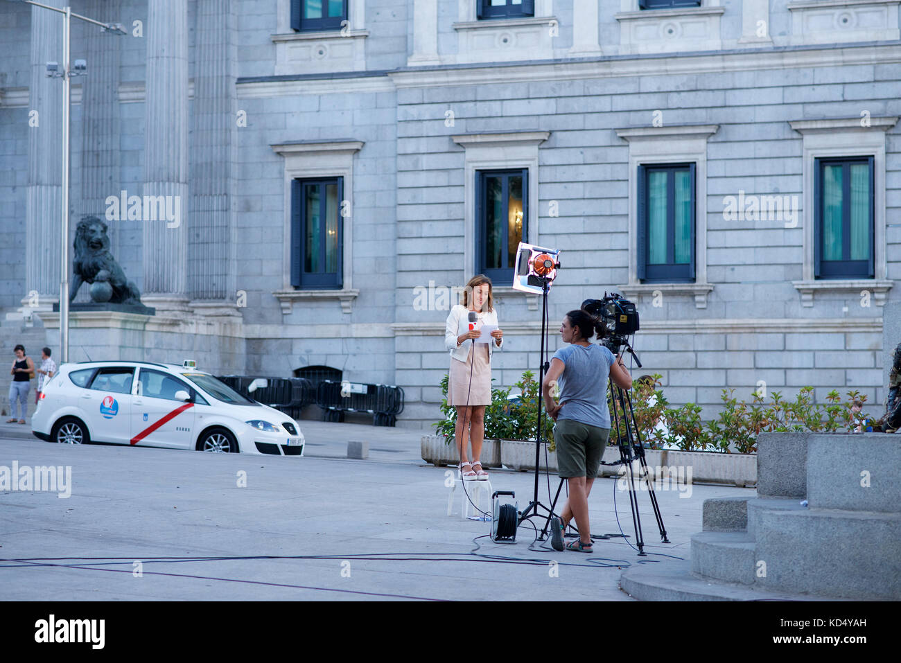News reporter spain hi-res stock photography and images - Alamy