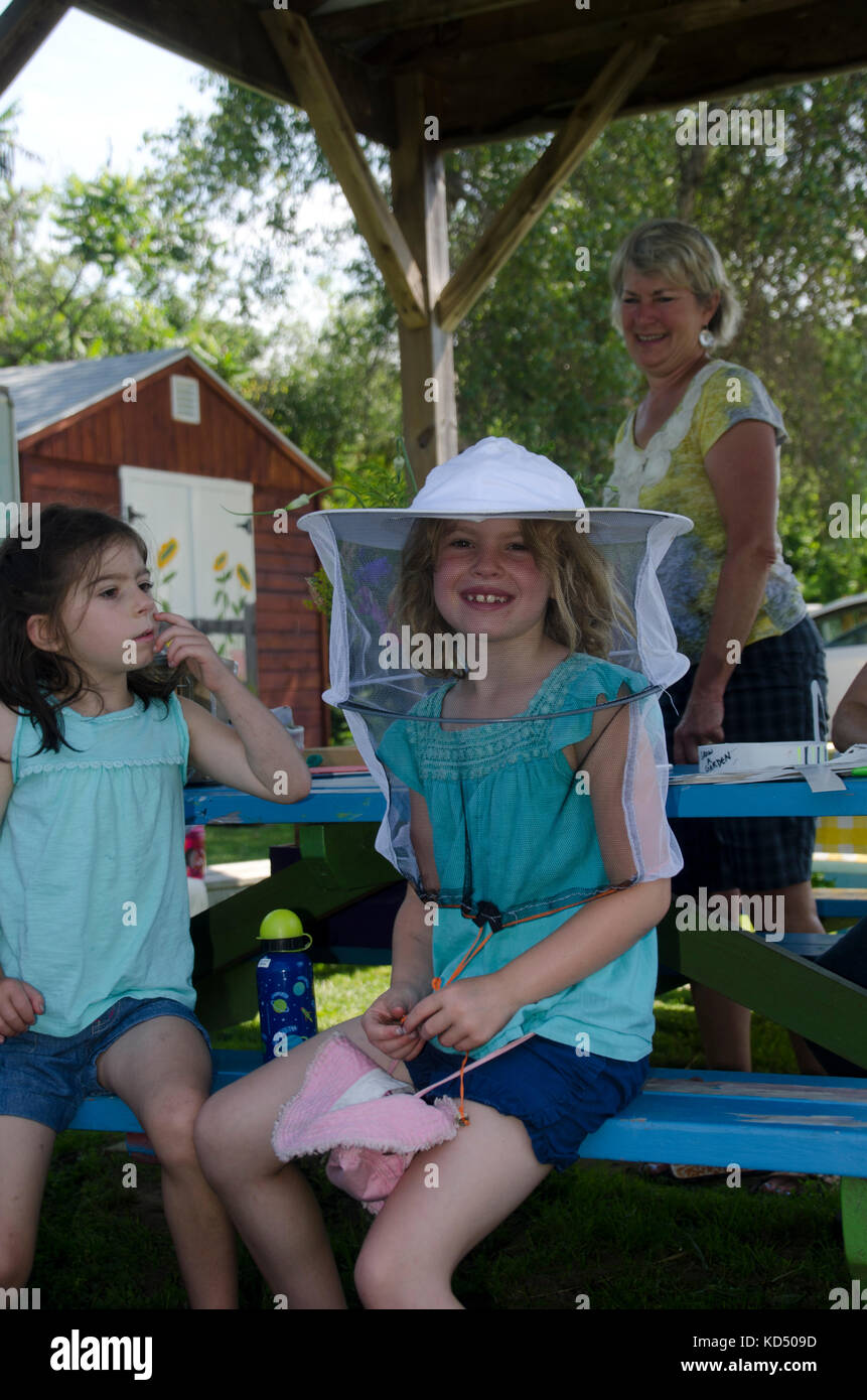 Children community garden hi-res stock photography and images - Alamy