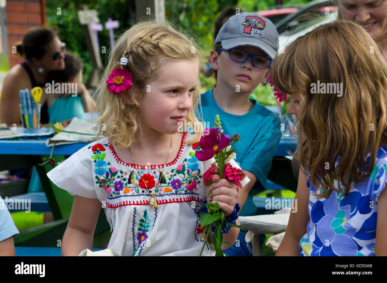 Two girls and boy speaking hi-res stock photography and images - Alamy