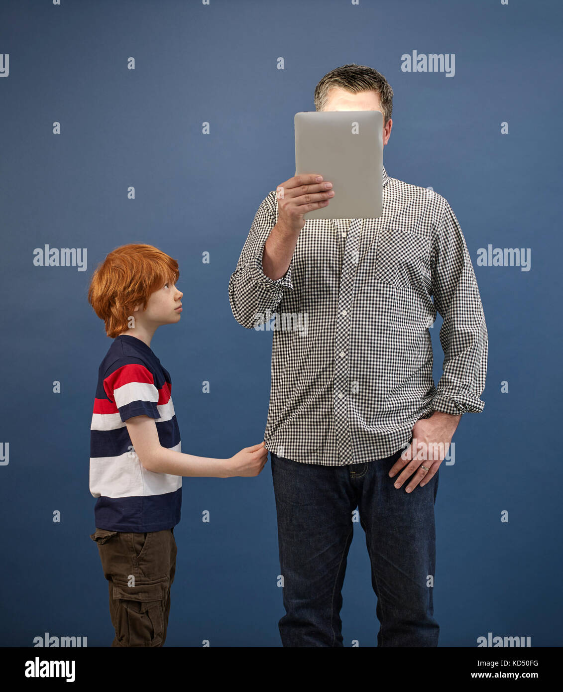 Parent ignoring child hi-res stock photography and images - Alamy