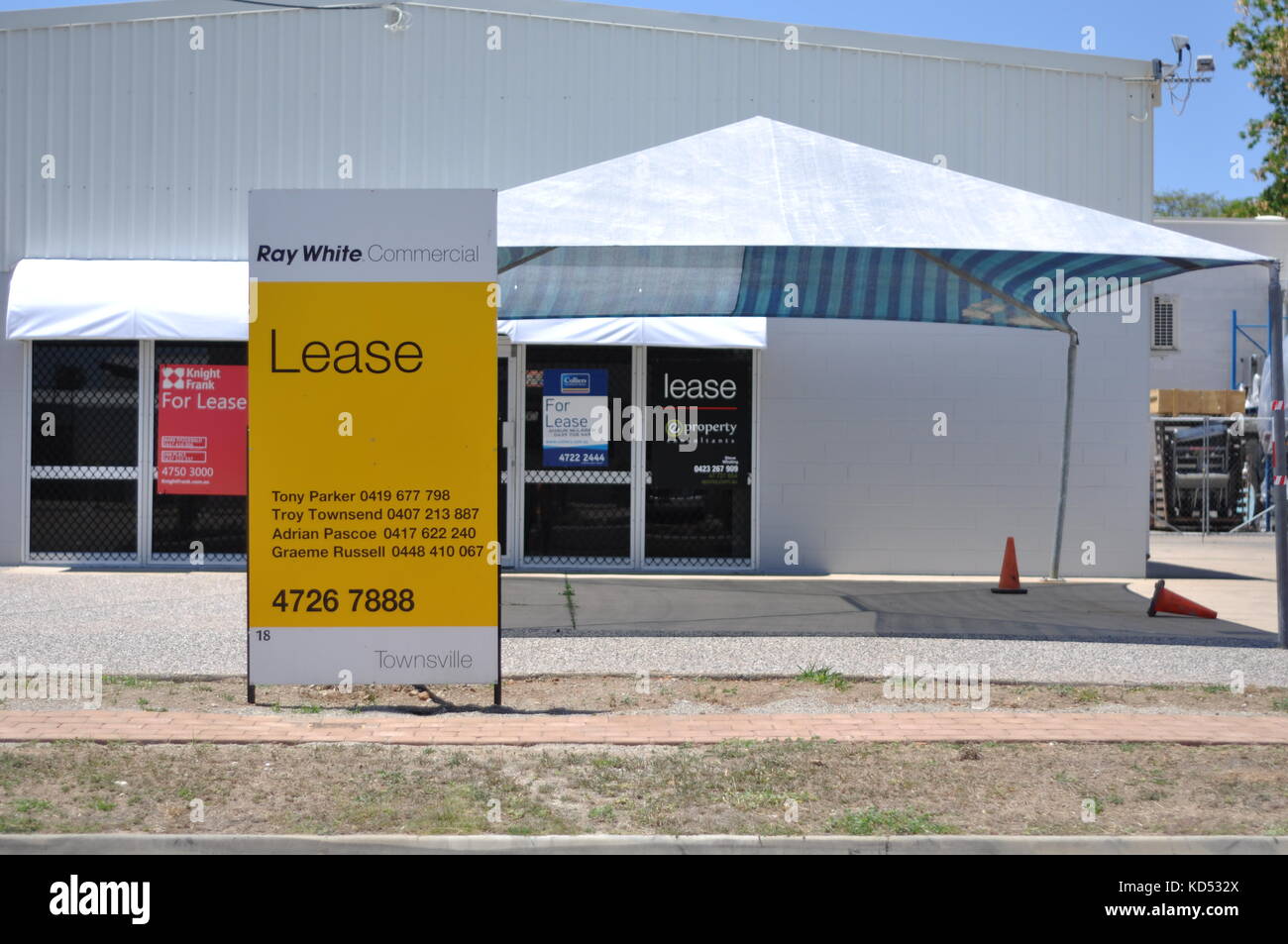Commercial lease sale signs hi-res stock photography and images - Alamy