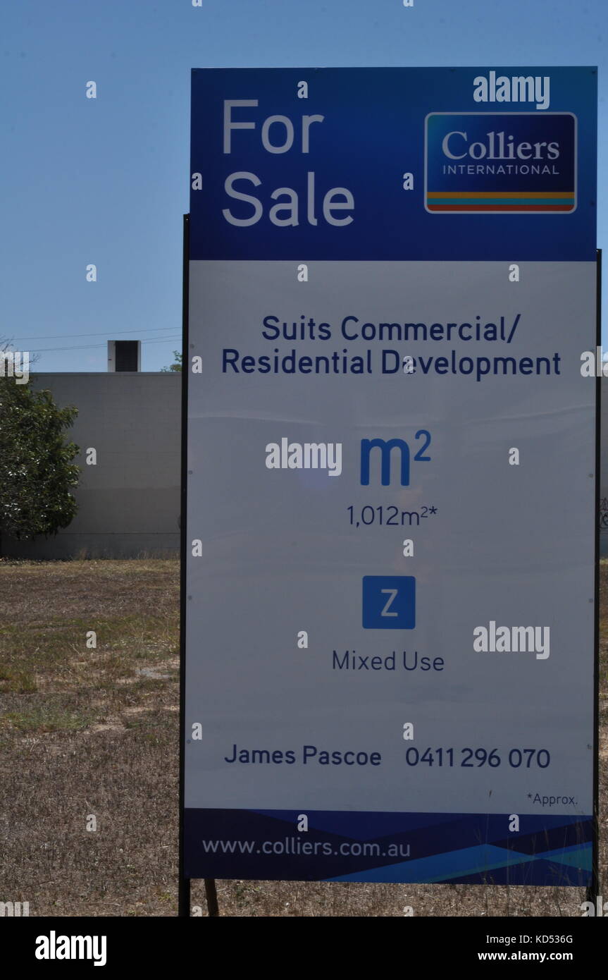 Land sale sign australia hi-res stock photography and images - Alamy