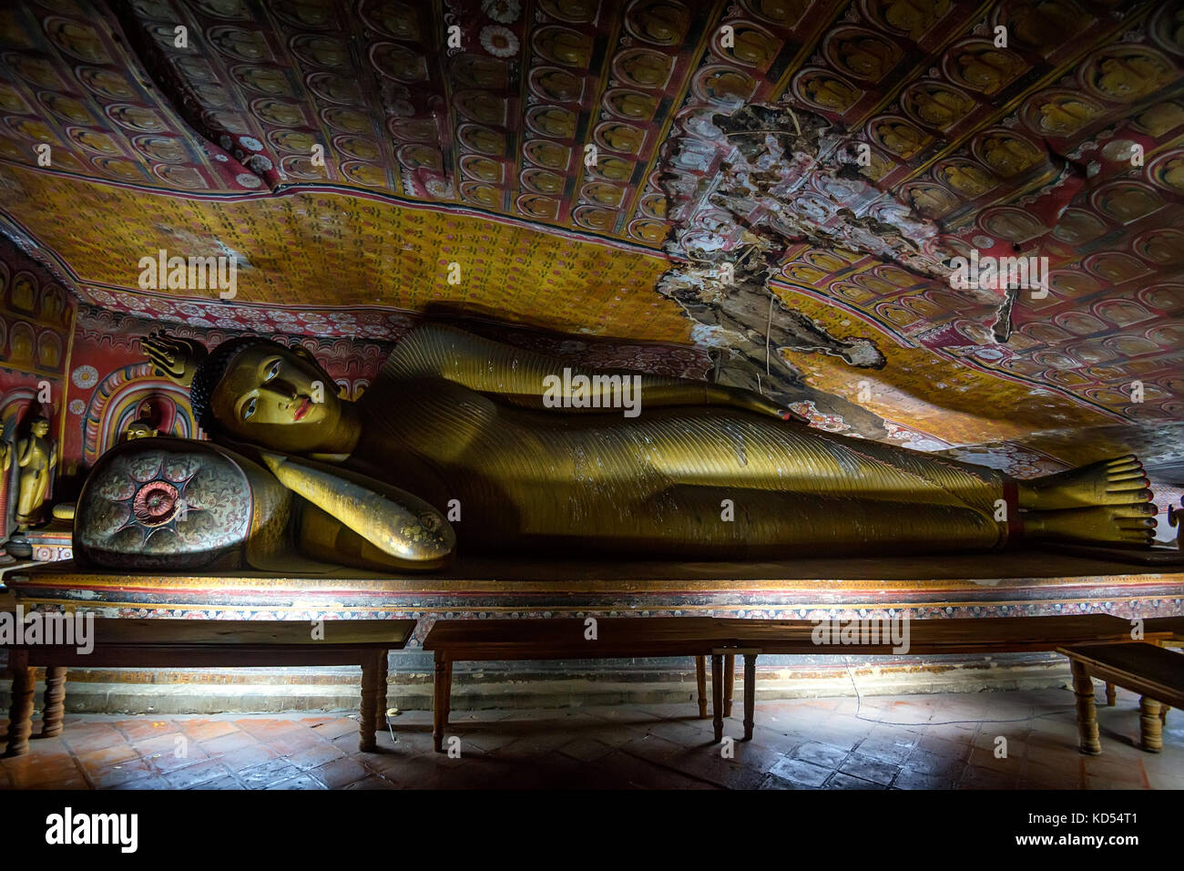 Image of Buddha in his Parinirvana or Parinibbana Stock Photo - Alamy