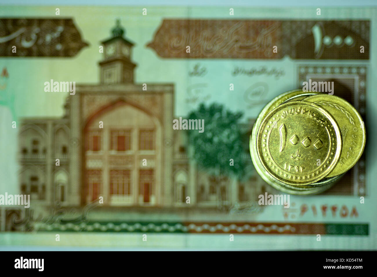 Close up Banknote and Currency Bills and Coins Stock Photo - Alamy