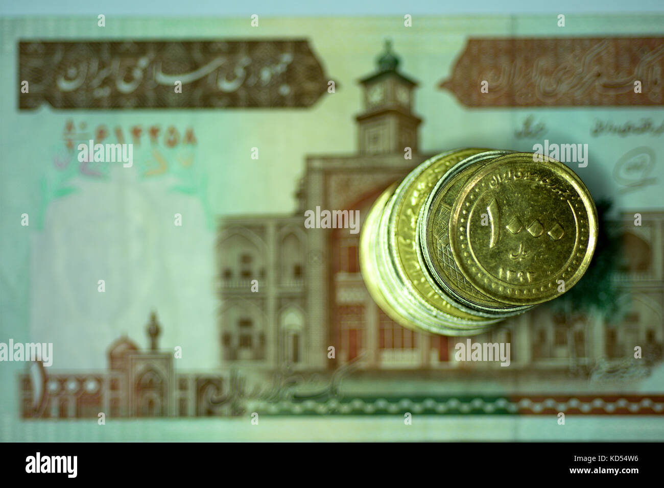 Close up Banknote and Currency Bills and Coins Stock Photo - Alamy