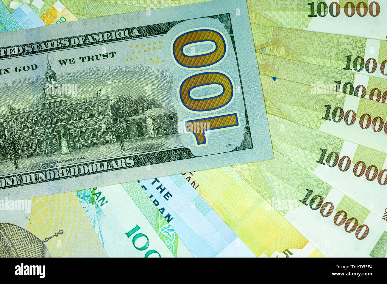 Close up Banknote and Currency Bills and Coins Stock Photo - Alamy