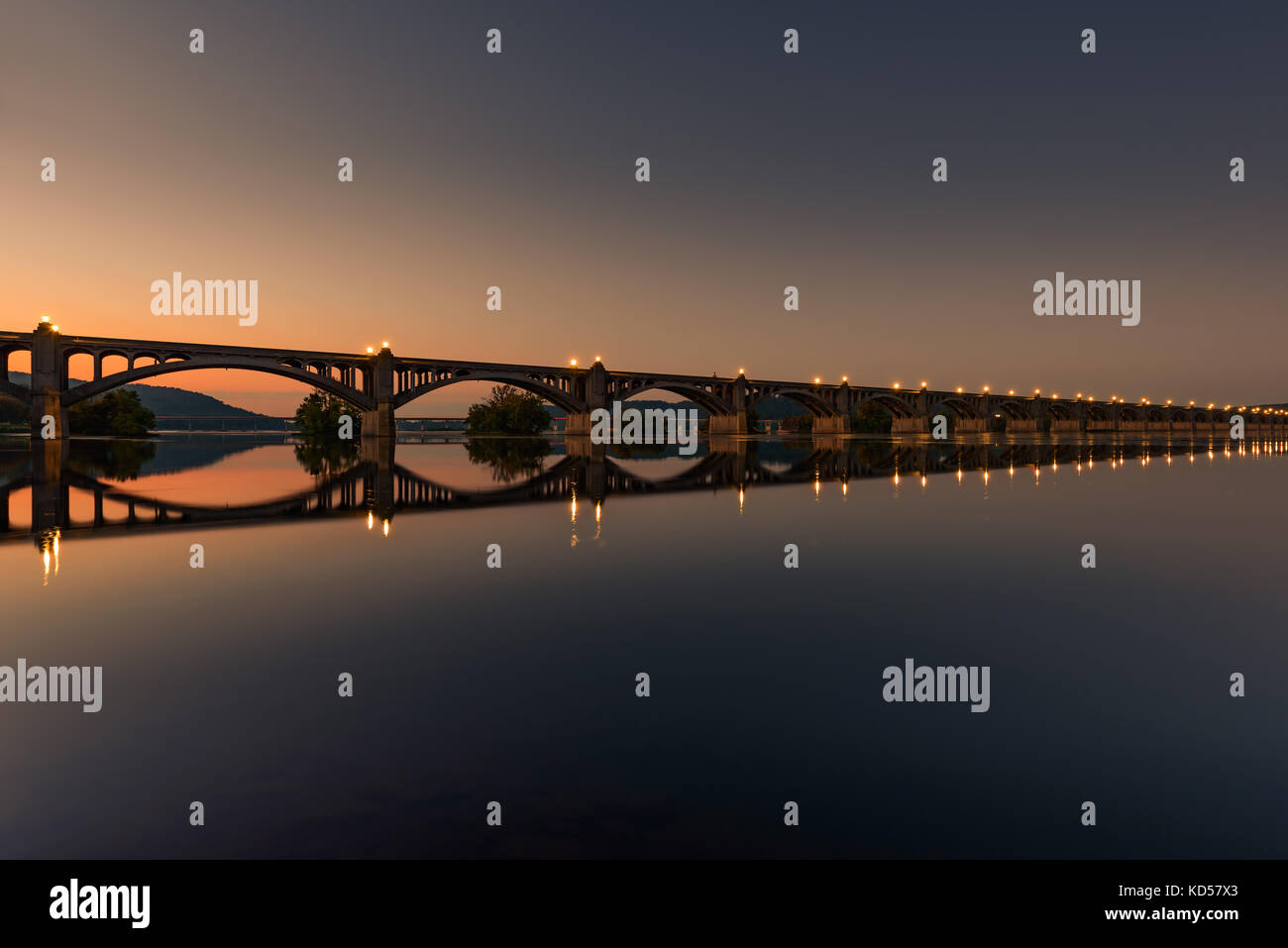 Veterans Memorial Bridge, spans the Susquehanna River between Columbia ...