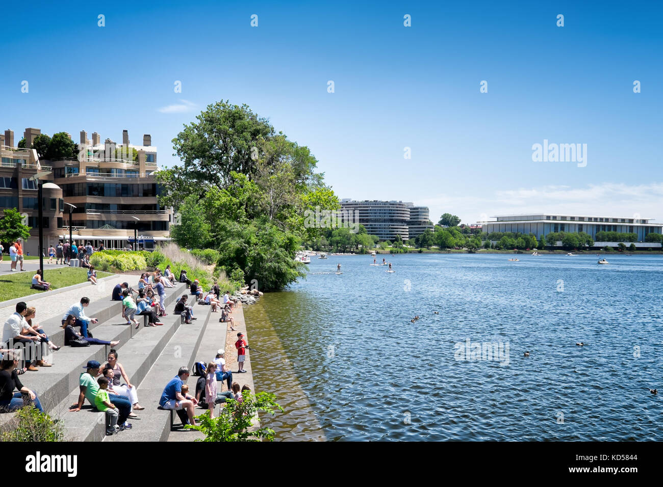 Flags and watergate hi-res stock photography and images - Alamy