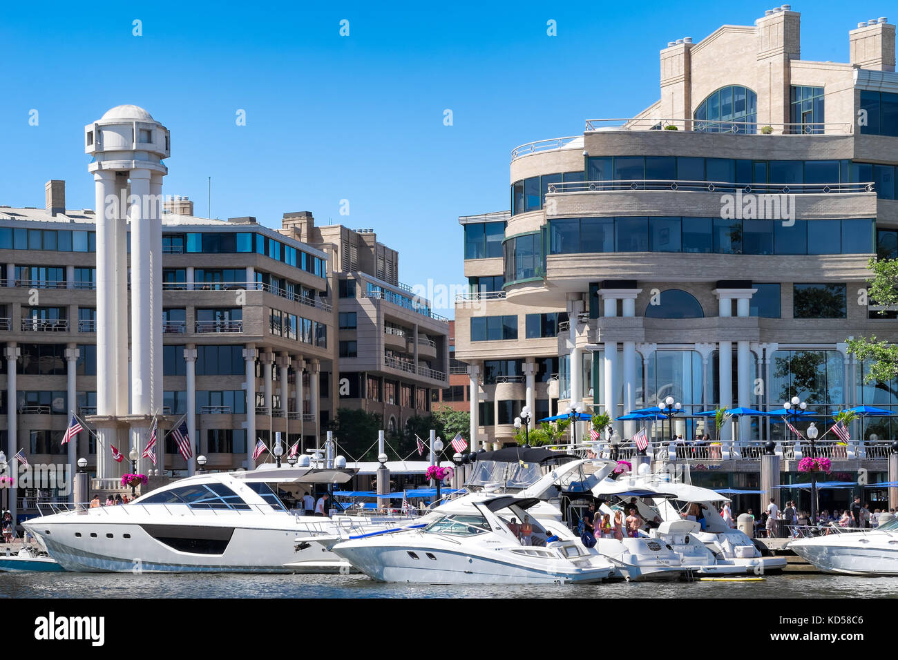 Bustling harbor scene crowds hi-res stock photography and images - Alamy
