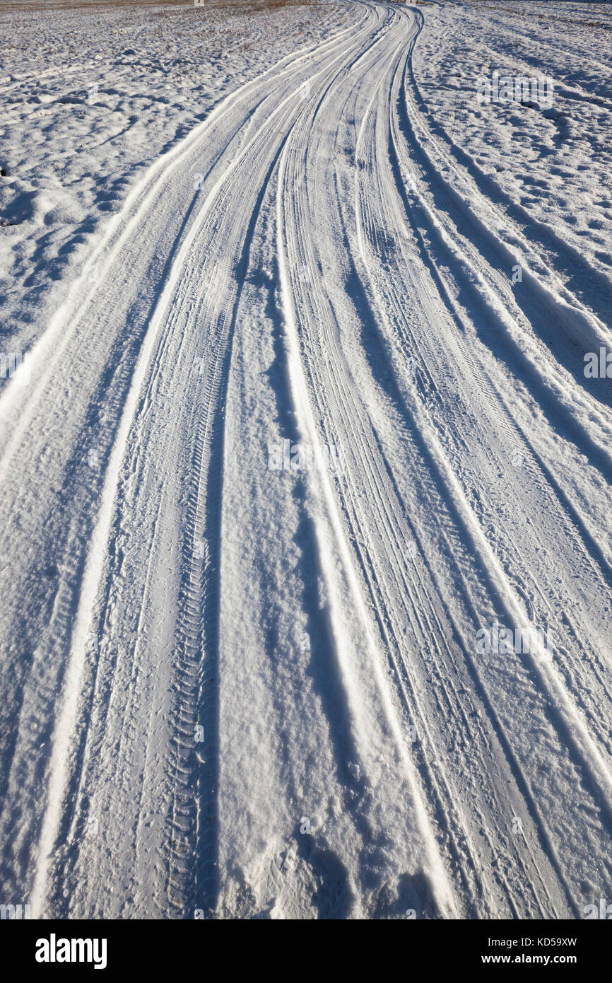 Snow on the road Stock Photo - Alamy