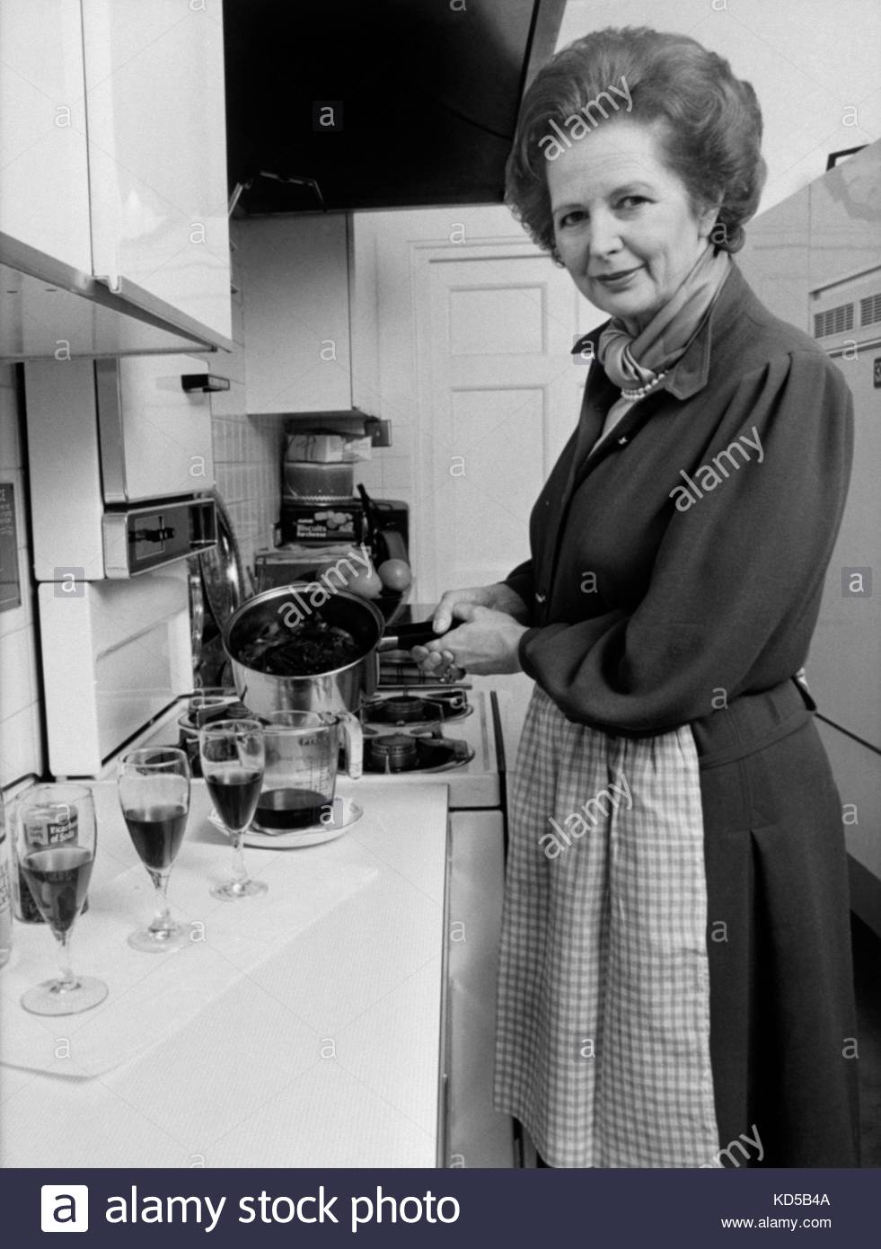 10 Downing Street Black and White Stock Photos & Images - Alamy