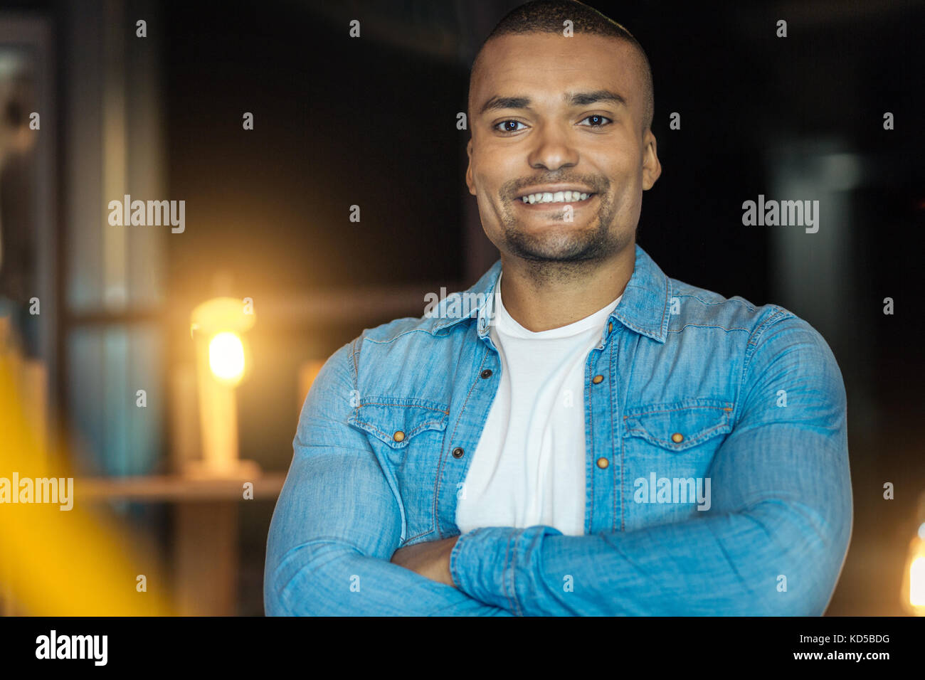 Confident man looking straight at camera Stock Photo - Alamy