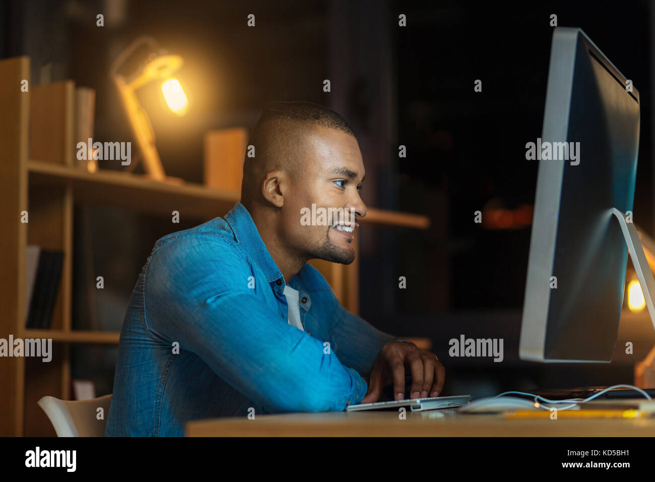 Male profile data hi-res stock photography and images - Alamy