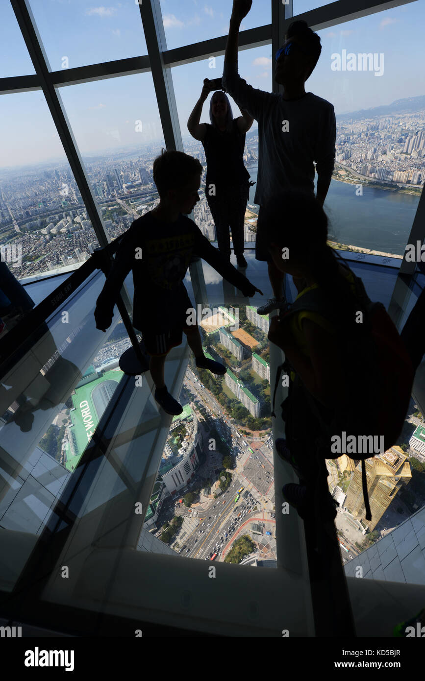 Lotte world tower looking down hi-res stock photography and images - Alamy