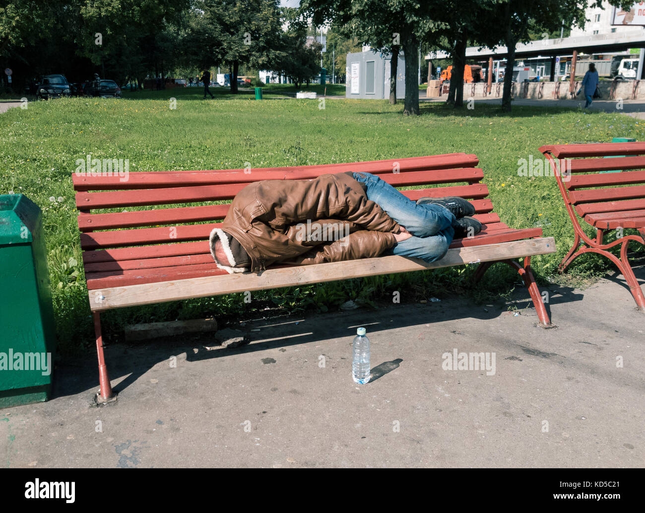 Homeless man sleeping on the bench at the street Stock Photo - Alamy
