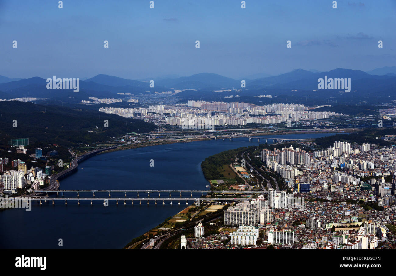 A view of the Han river and the Guri Amsa Bridge in Seoul, South Korea ...