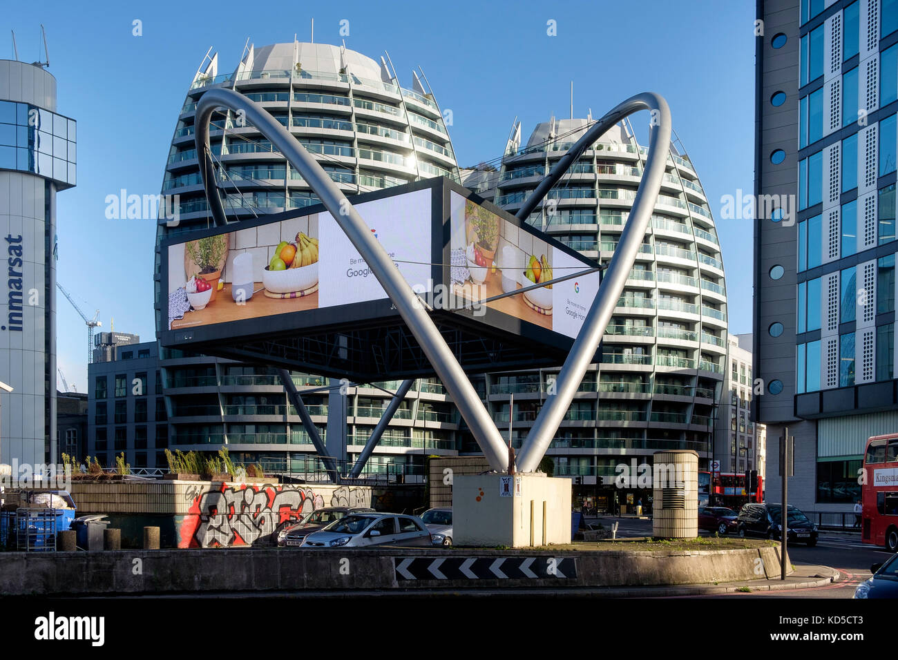 The bulbous architecture of the Bezier Apartments on City Road at the ...