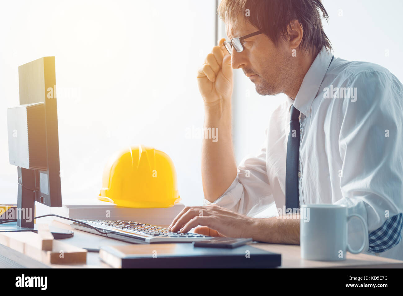 Project desktop hi-res stock photography and images - Alamy
