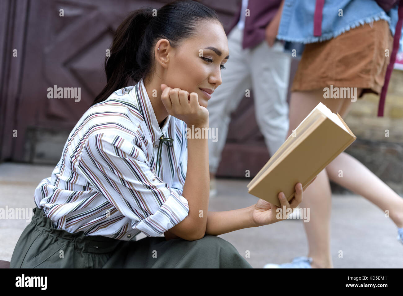 student reading book Stock Photo - Alamy