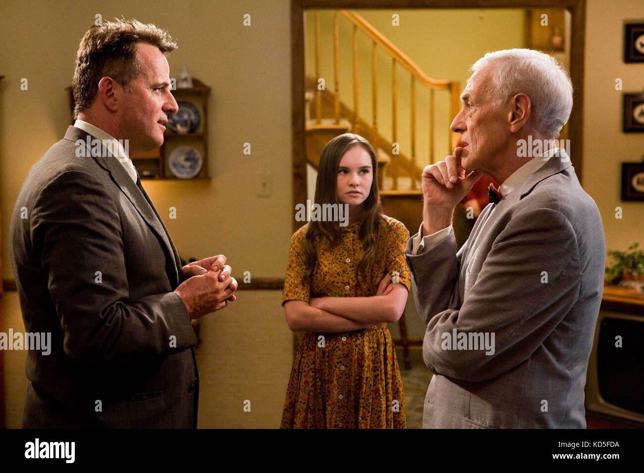 FLIPPED (2010) AIDAN QUINN MADELINE CARROLL JOHN MAHONEY ROB REINER ...