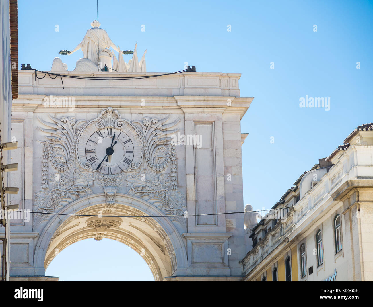 White Arch in Lisbon Plaza with Clock Stock Photo - Alamy