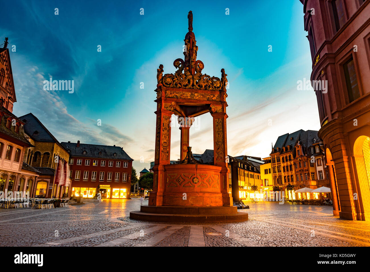 View of the Mainz Cathedral and Markt square Stock Photo - Alamy