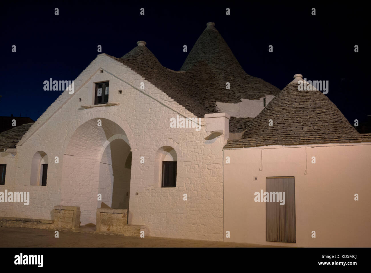 Trullo Sovrano, Piazza Sacramento, Alberobello, Puglia, Italy Stock ...