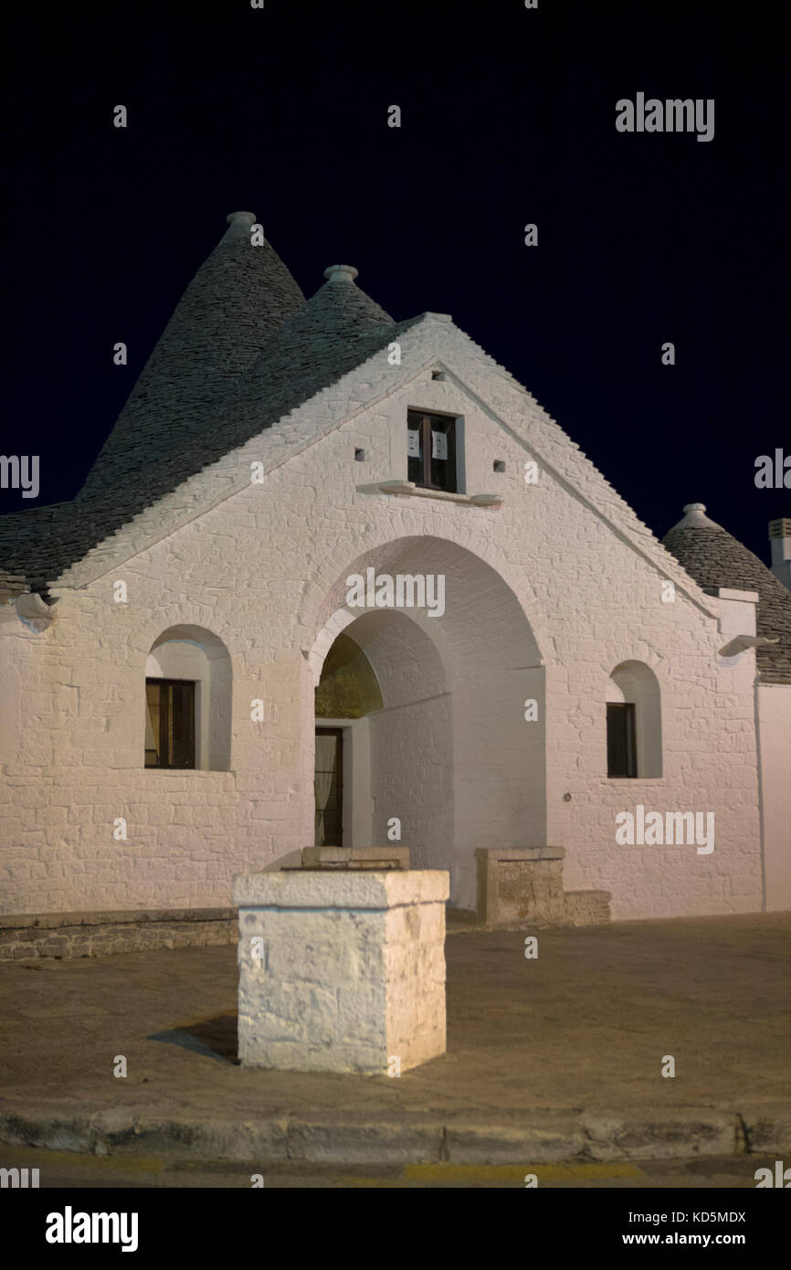 Trullo Sovrano, Piazza Sacramento, Alberobello, Puglia, Italy Stock ...