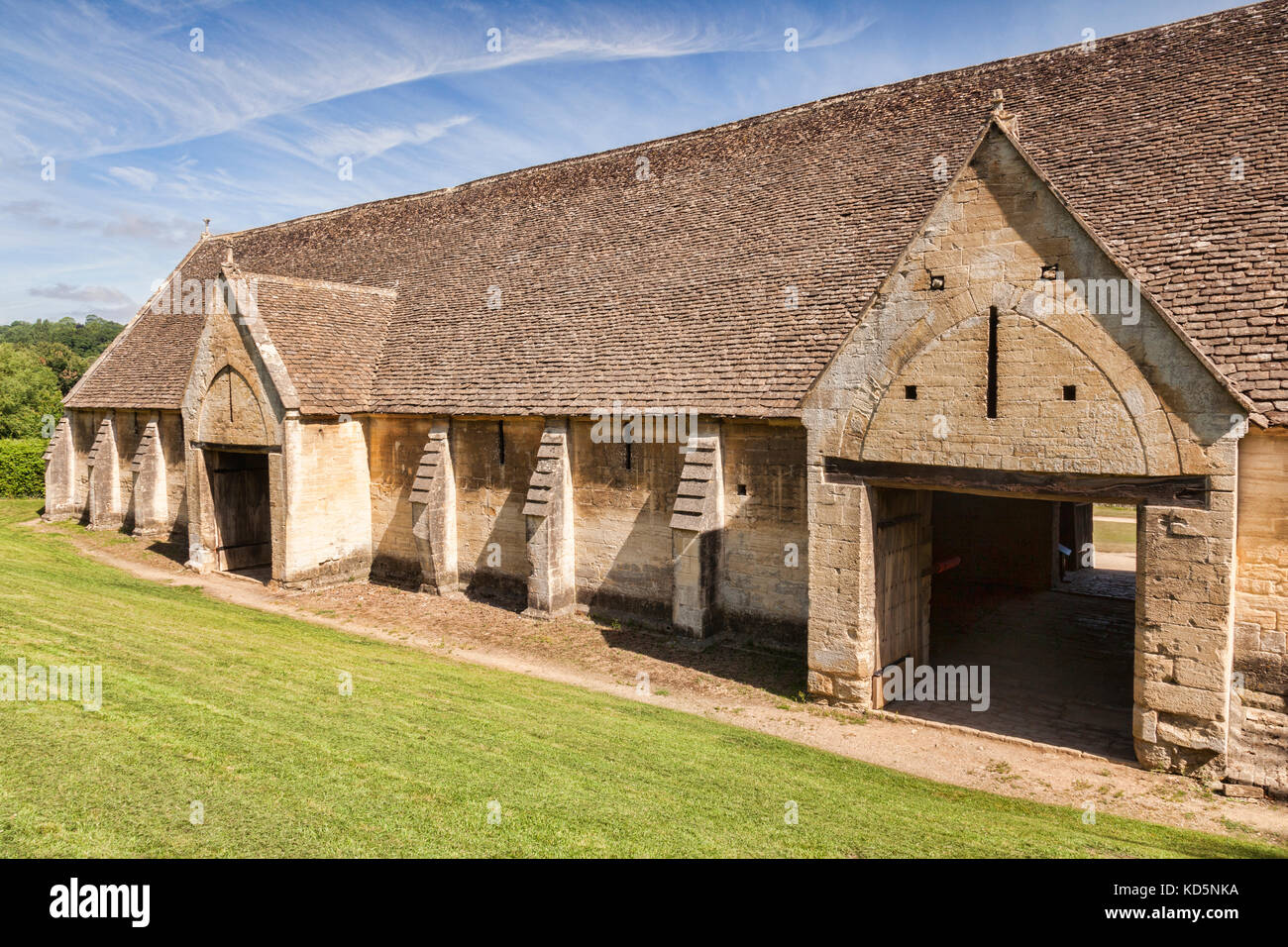 Old farm buildings uk hi-res stock photography and images - Alamy