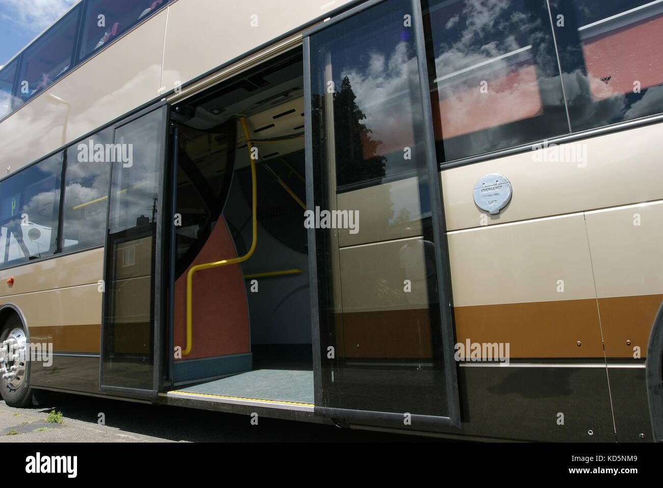 Opening doors of a double decker bus Stock Photo - Alamy