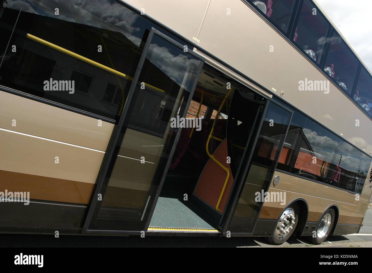 Opening doors of a double decker bus Stock Photo - Alamy