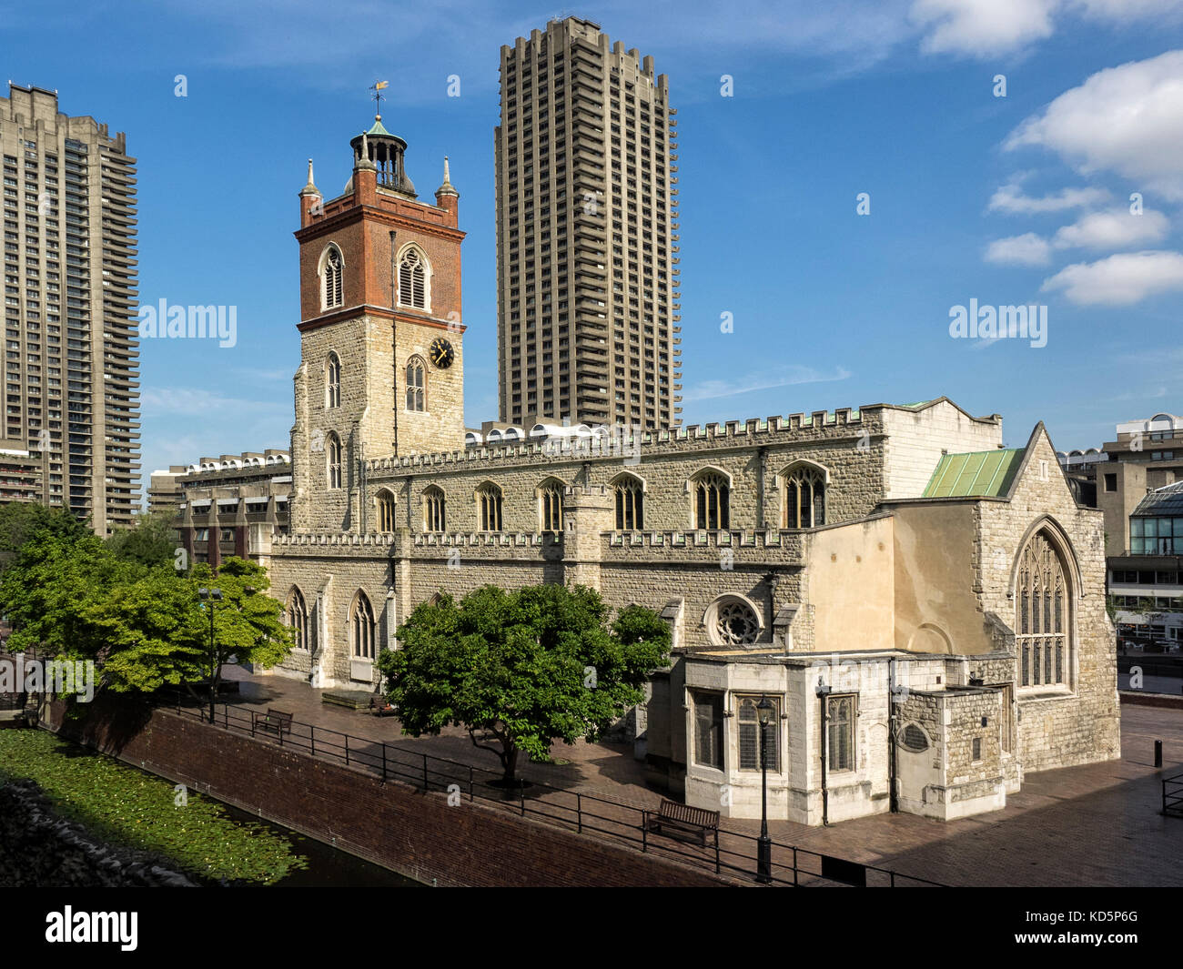 LONDON , UK - AUGUST 25, 2017: View of St Giles' Cripplegate Church in ...