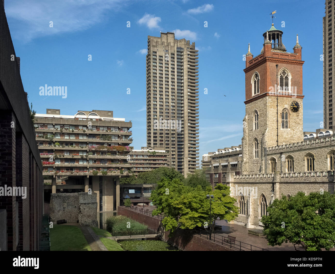LONDON, UK - AUGUST 25, 2017: View of St Giles' Cripplegate Church in ...