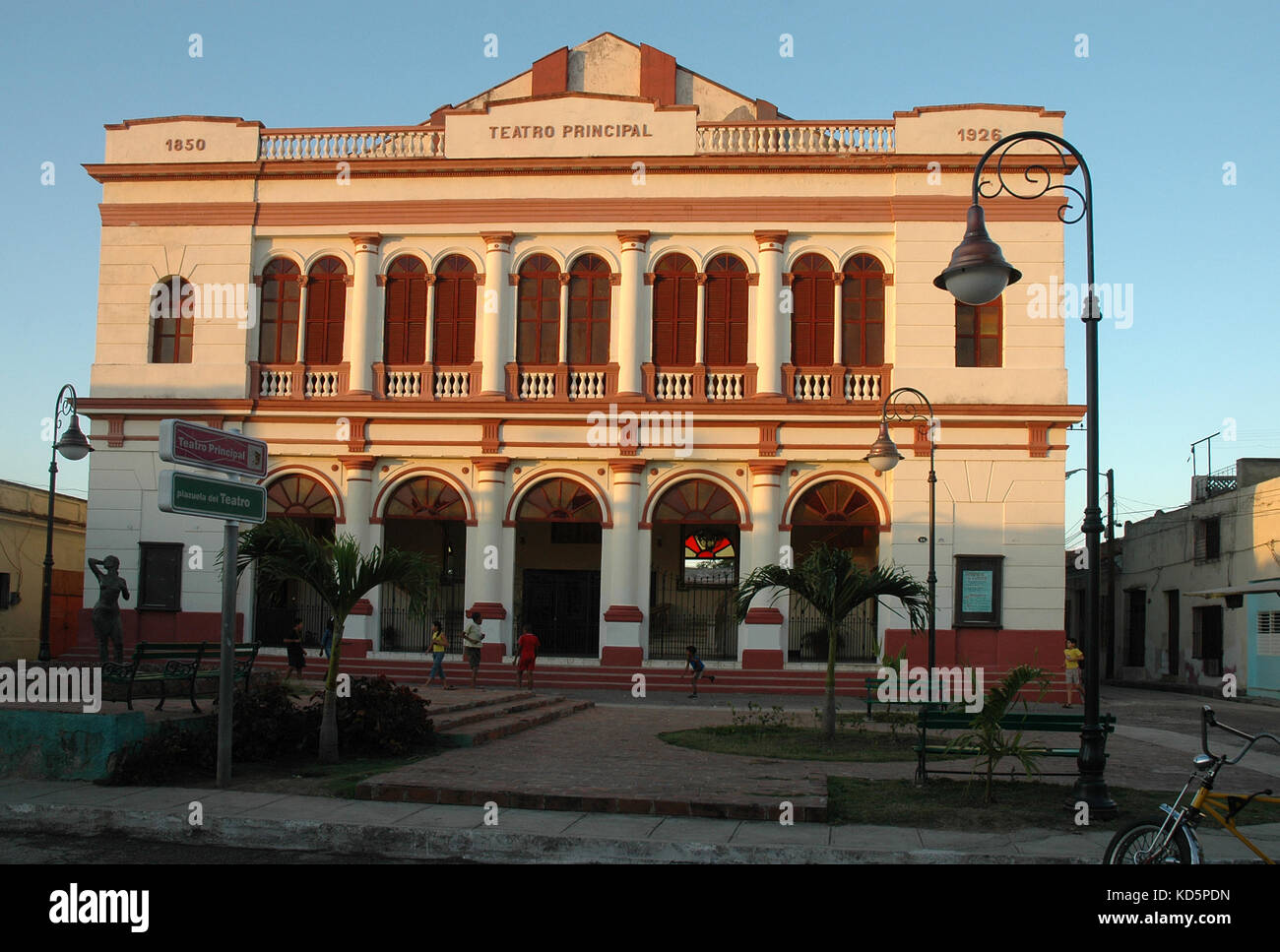 Pricipal hi-res stock photography and images - Alamy