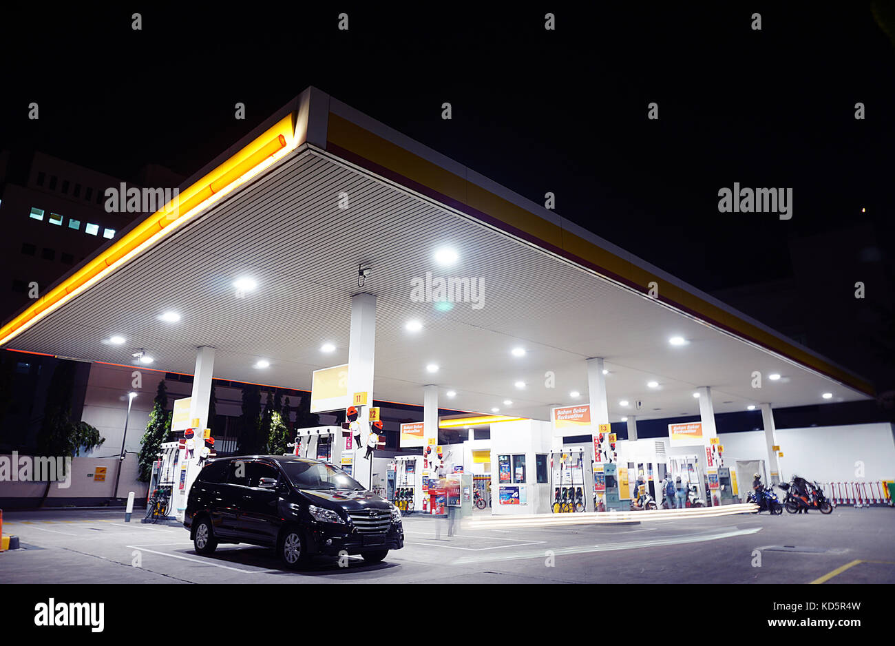 Gas station at night Stock Photo - Alamy
