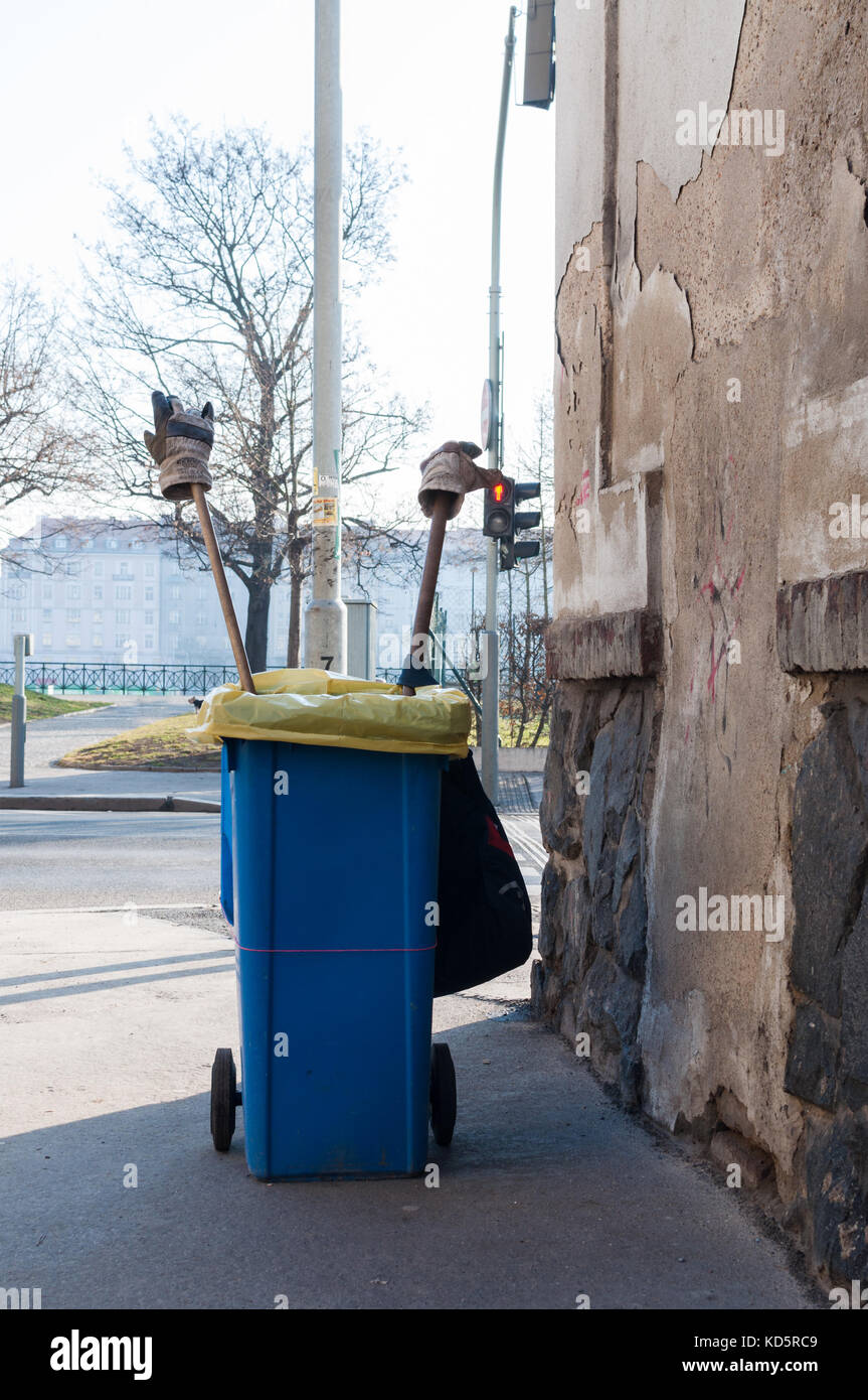 A garbage collector on break Stock Photo - Alamy