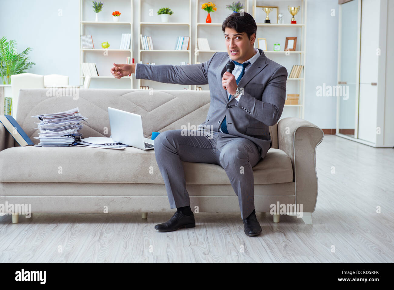 Bad singing christmas hi-res stock photography and images - Alamy
