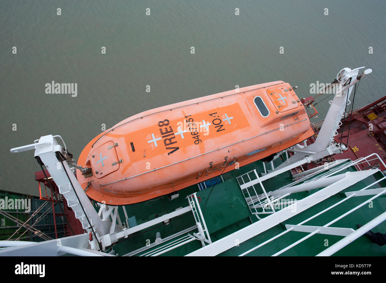 Ships lifeboat hi-res stock photography and images - Alamy
